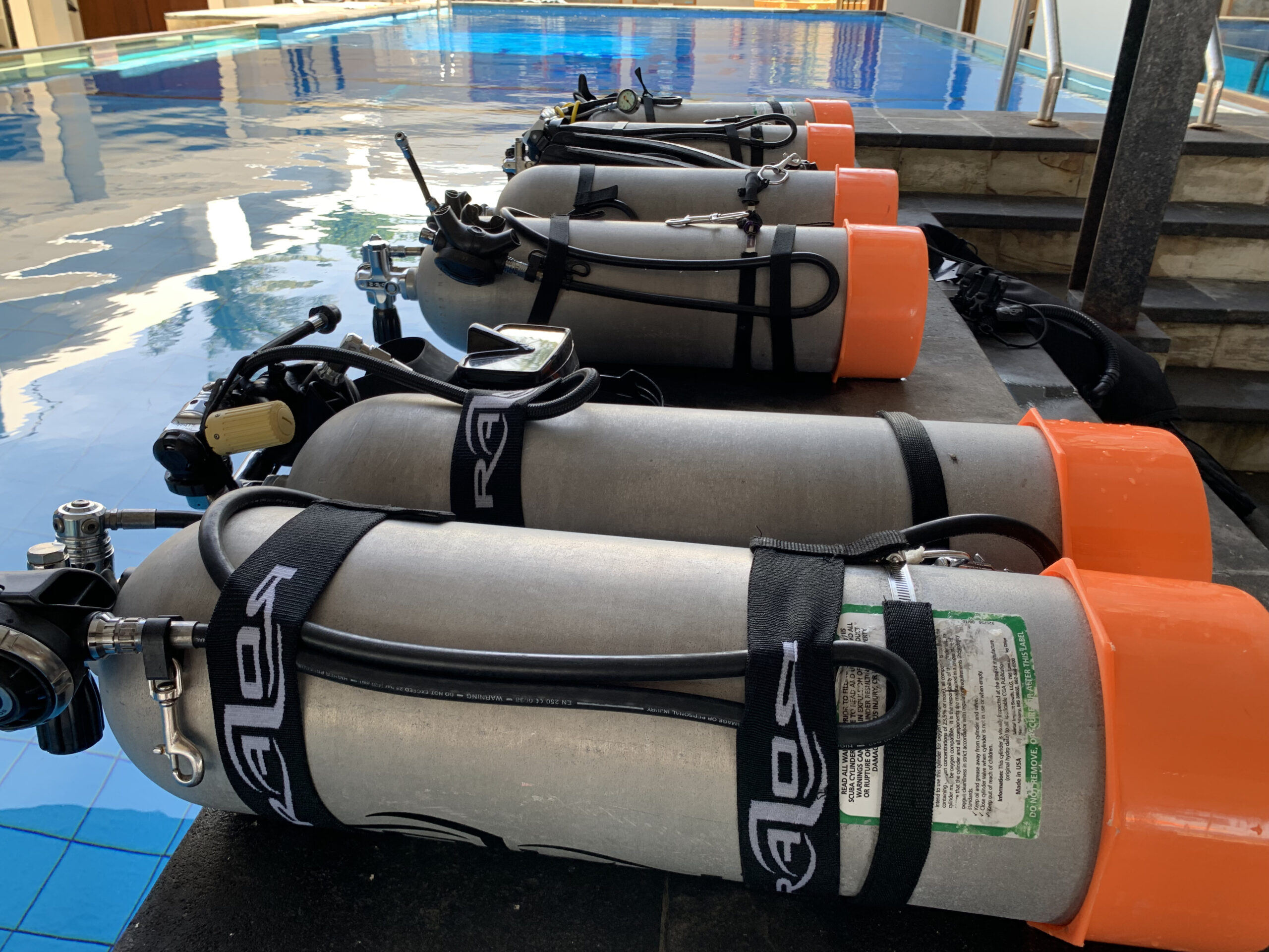 Oxygen and Nitrogen in Scuba Tanks: Understanding Their Roles - PADI ...